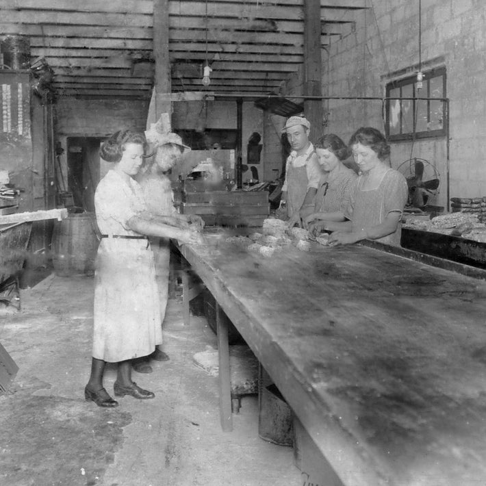 Muth's Candies History